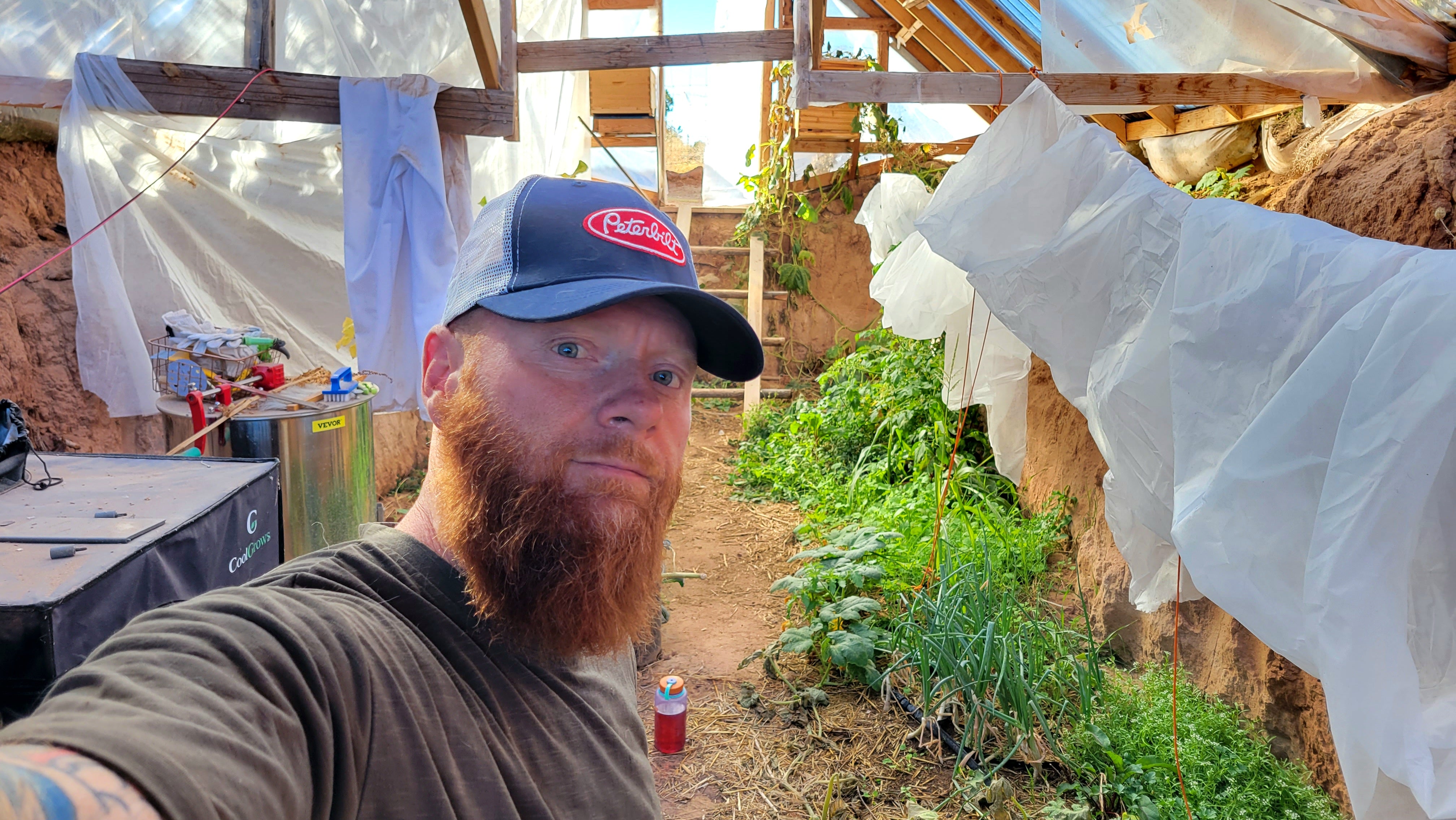 Poor man's geothermal greenhouse, it's so easy! – Frugal Off Grid